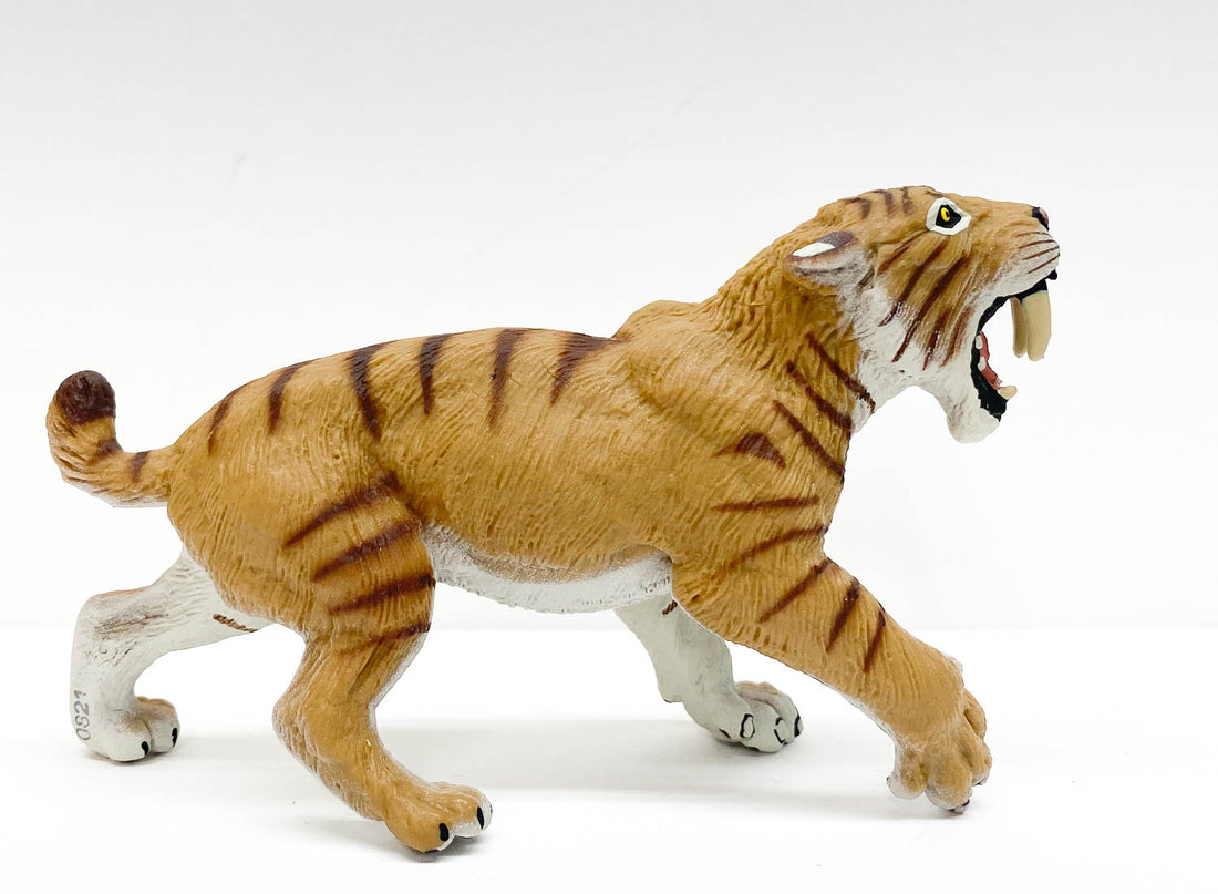 Safari Smilodon / Sabertooth Cat – Triple Mountain Model Horses